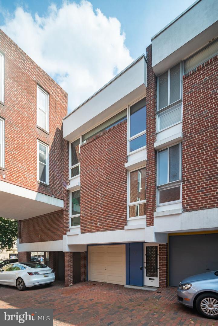 4 University Mews, Philadelphia, PA 19104 - MLS PAPH2256914 - Coldwell ...
