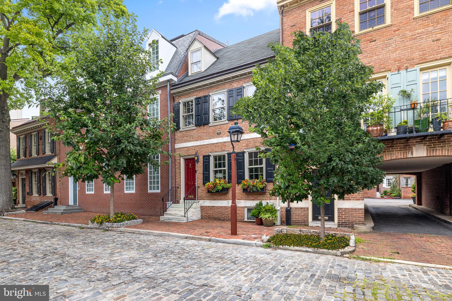 213 Delancey St, Philadelphia, PA 19106 - MLS PAPH2275838 - Coldwell Banker