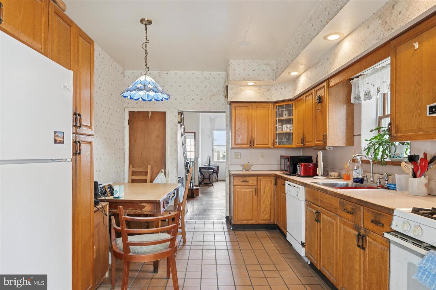 914 Tasker St, Philadelphia, PA 19148 - MLS PAPH2465854 - Coldwell Banker