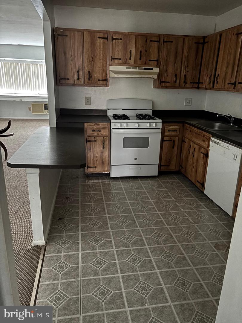 2419 Tremont St #SECOND FLOOR, Philadelphia, PA 19115 - MLS PAPH2469664 ...