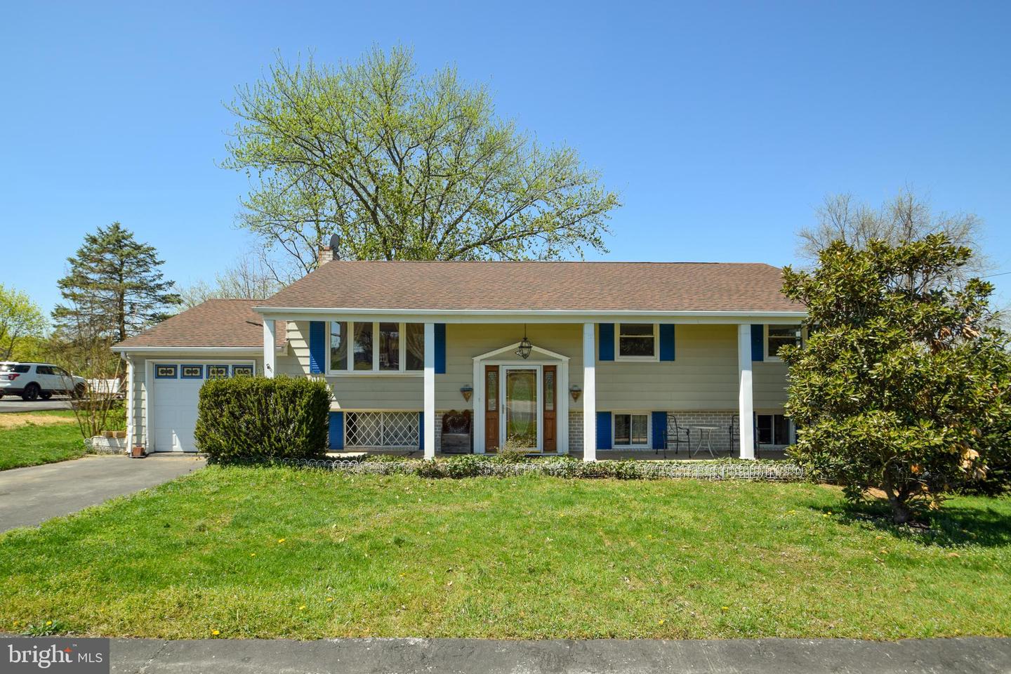 64 York Rd, York, PA 17407 - MLS PAYK2037174 - Coldwell Banker