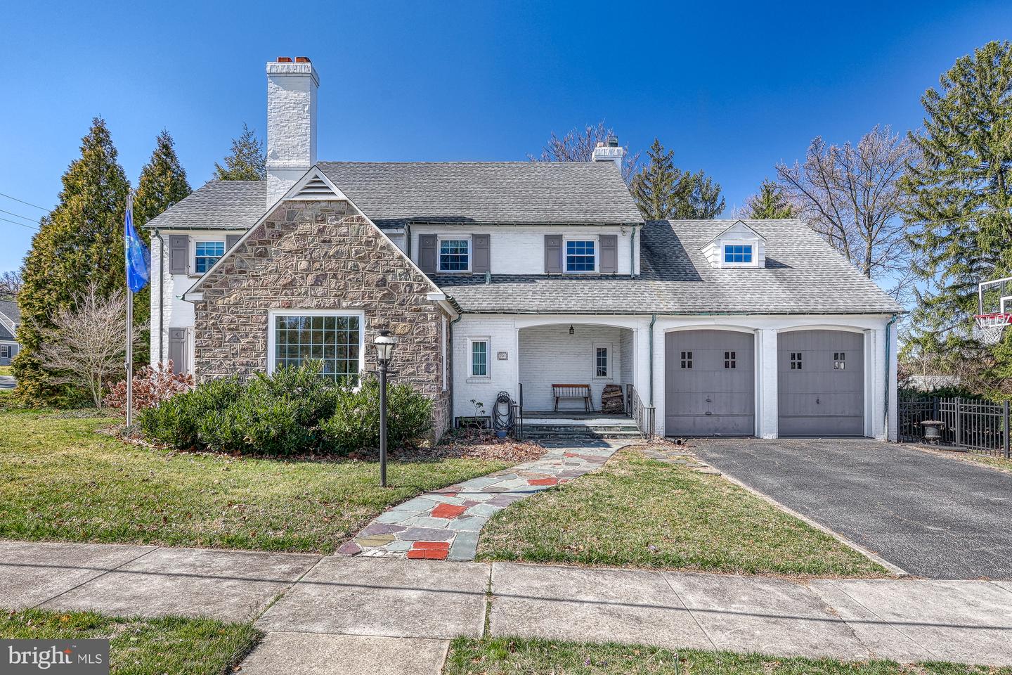 701 Country Club Rd, York, PA 17403 - MLS PAYK2037720 - Coldwell Banker