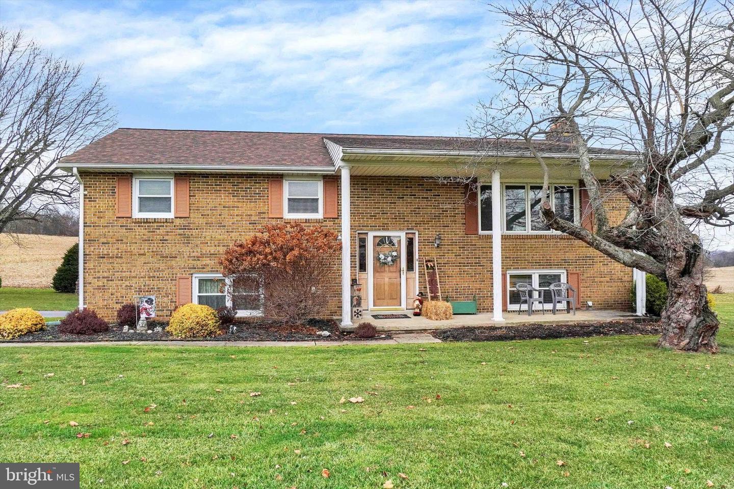 945 Witmer Rd, York, PA 17406 - MLS PAYK2052888 - Coldwell Banker