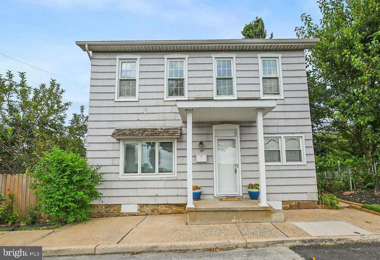 18 Maple St, Manchester, PA 17345 - MLS PAYK2086790 - Coldwell Banker
