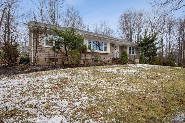 599 Summit Ave, Franklin Lakes, NJ 07417 - MLS 22003905 - Coldwell Banker