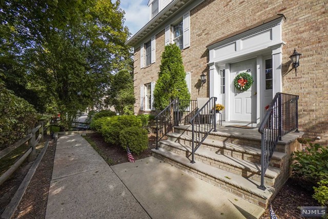 43B S Maple Ave, Park Ridge, NJ 07656 - MLS 22035983 - Coldwell Banker